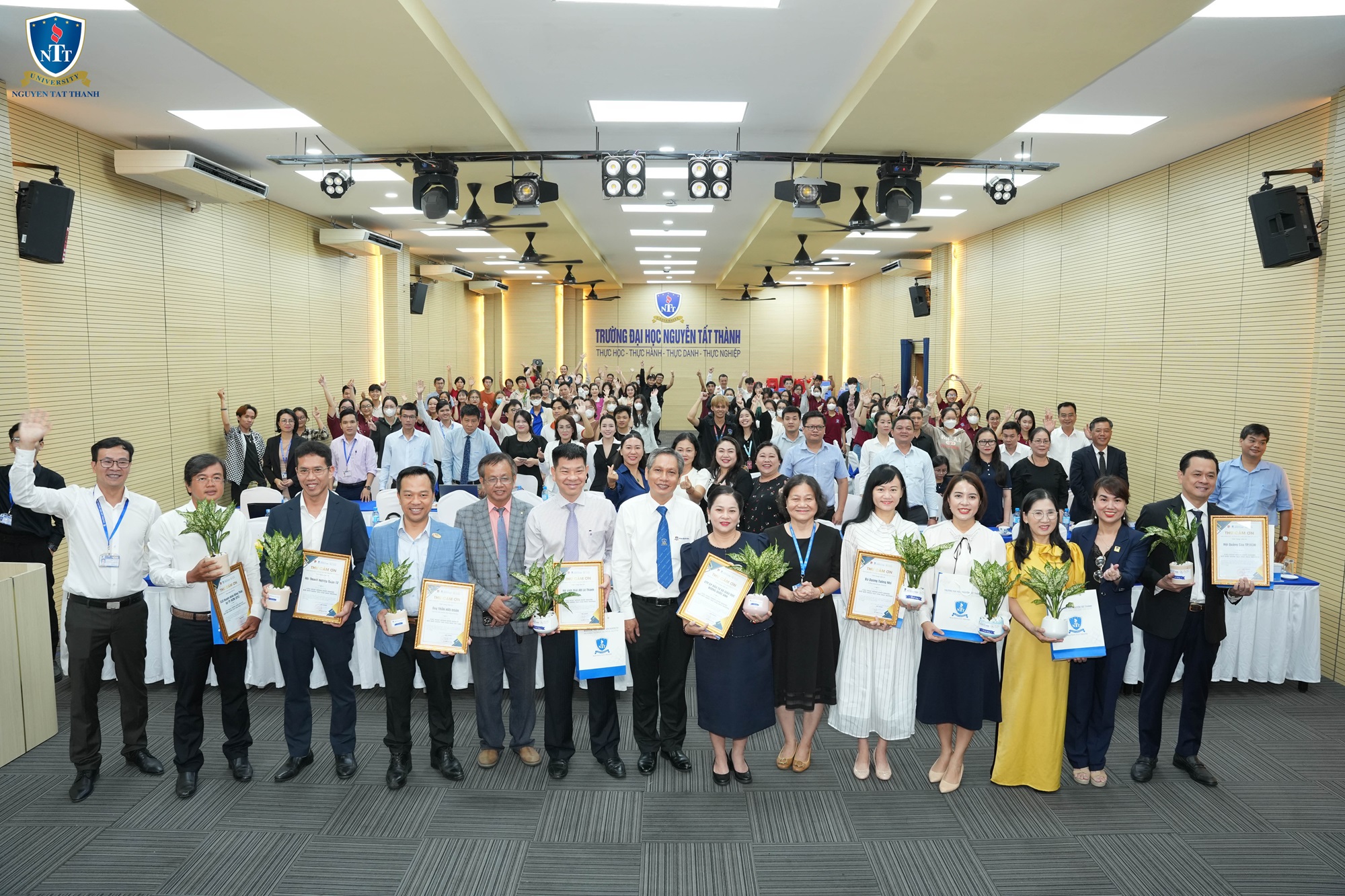 Chương trình Ký kết Hợp tác và Giới thiệu Cuộc thi Design Thinking Open ...